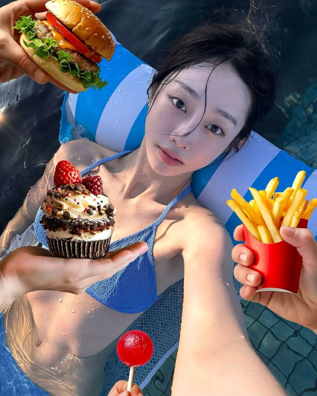 러블리즈 서지수 하늘색 비키니 - 후방주의 - 꾸르