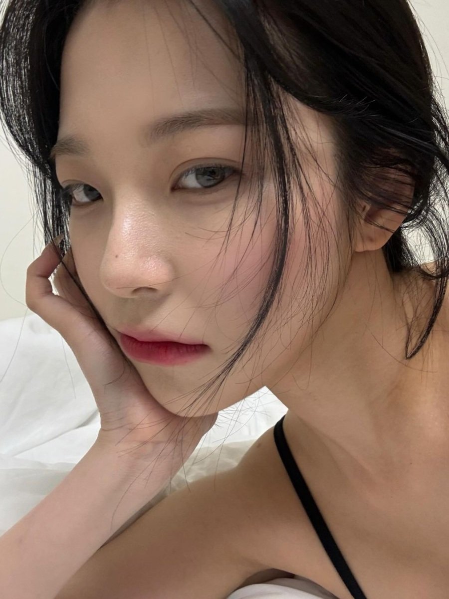 얼빡샷 셀카 찍은 프로미스나인 백지헌 - 방송/연예 - 꾸르