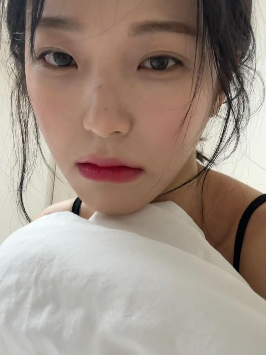 얼빡샷 셀카 찍은 프로미스나인 백지헌 - 방송/연예 - 꾸르