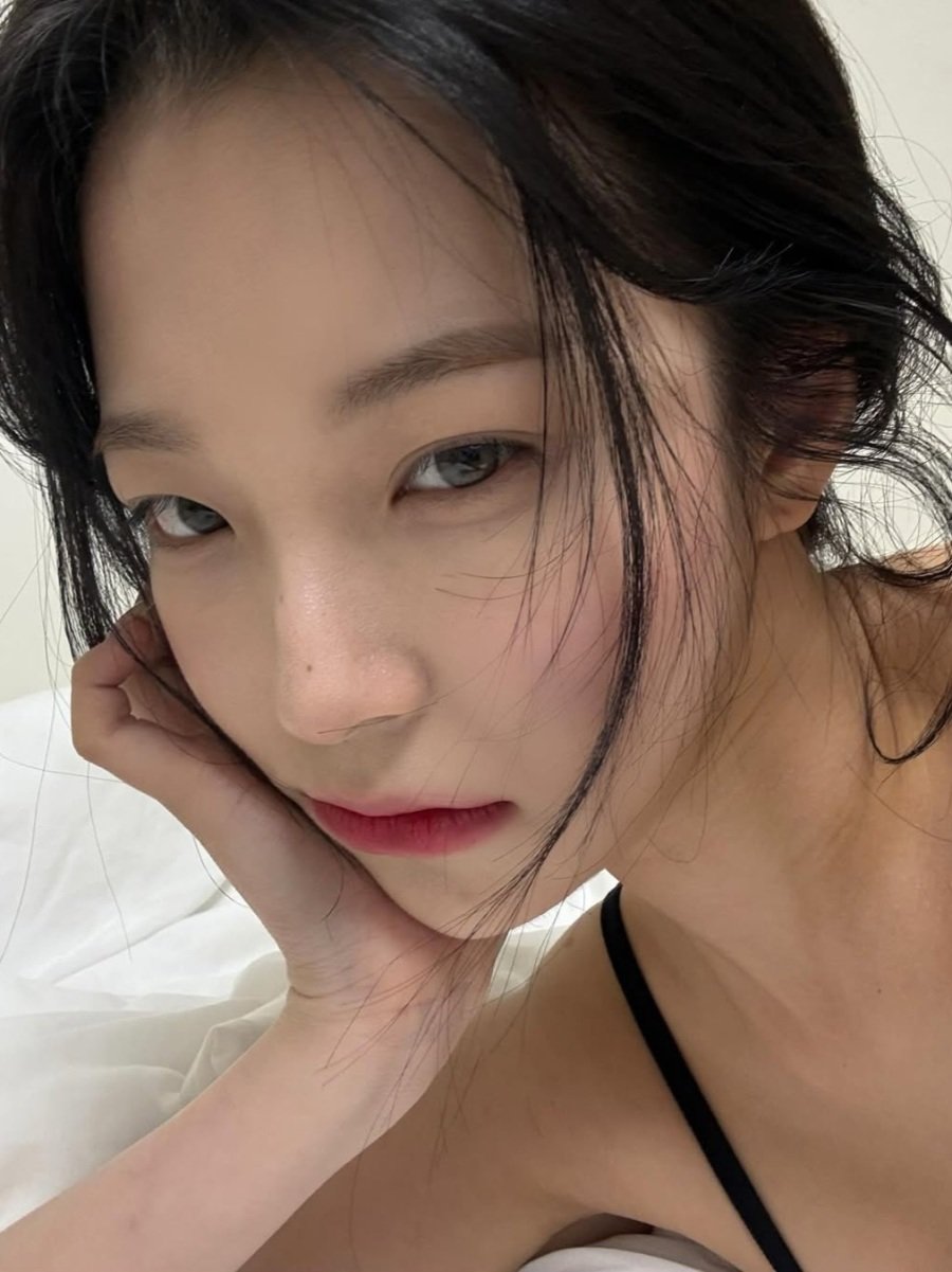 얼빡샷 셀카 찍은 프로미스나인 백지헌 - 방송/연예 - 꾸르