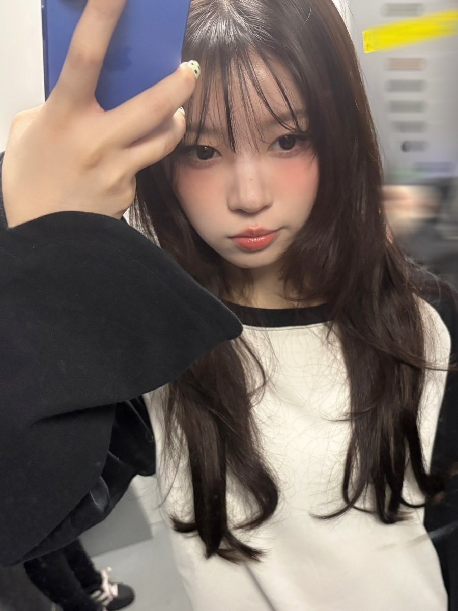 아일릿 모카 셀카 - 이것저것 - 꾸르